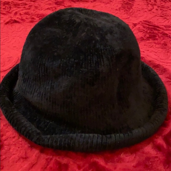 isotoner | Accessories | Black Isotoner Winter Hat | Poshmark